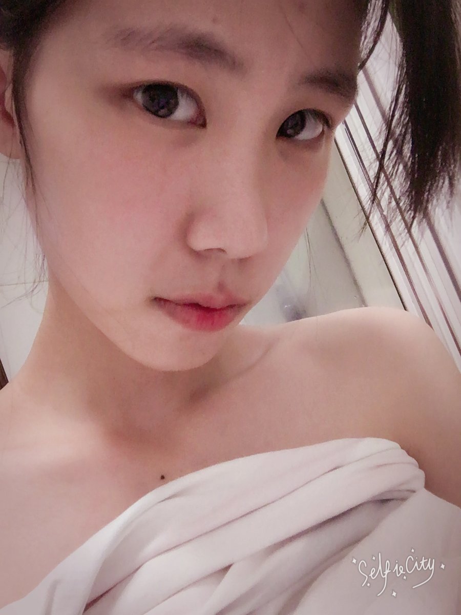 眼镜娘基地 on Twitter: "邻家眼镜小姐姐 [1484P+3.49G] #眼镜娘 #眼镜妹 #自拍 #女大学生 #学姐 #女神 No.061901 @yanjingniang8 投稿 ...