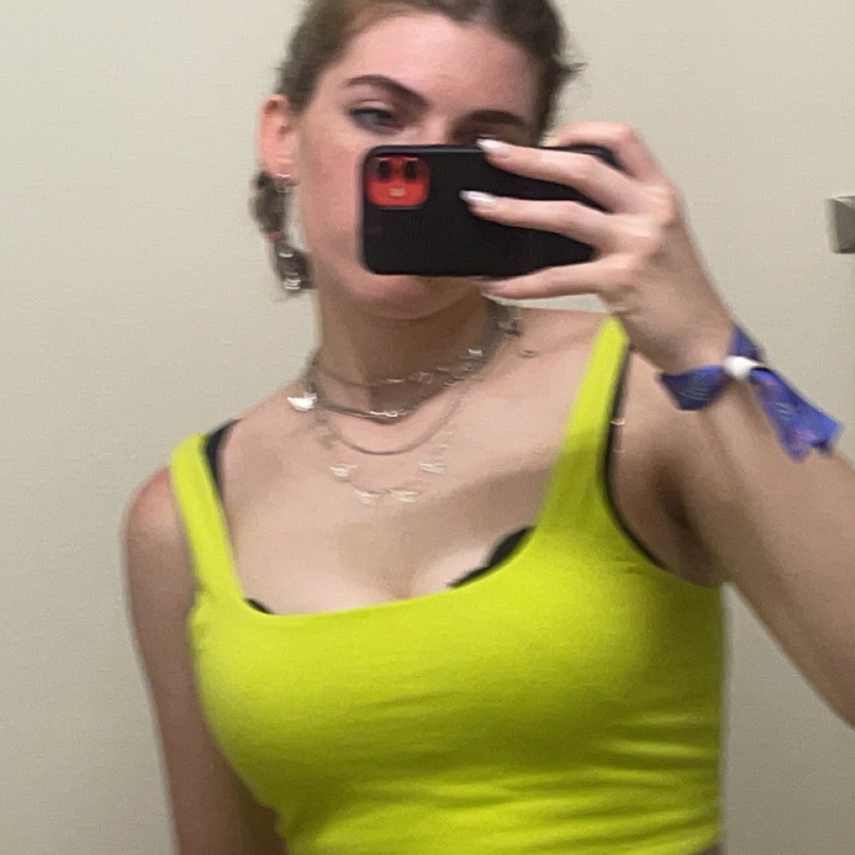 uno on Twitter: "manic pixie dream girl (im single btw)"