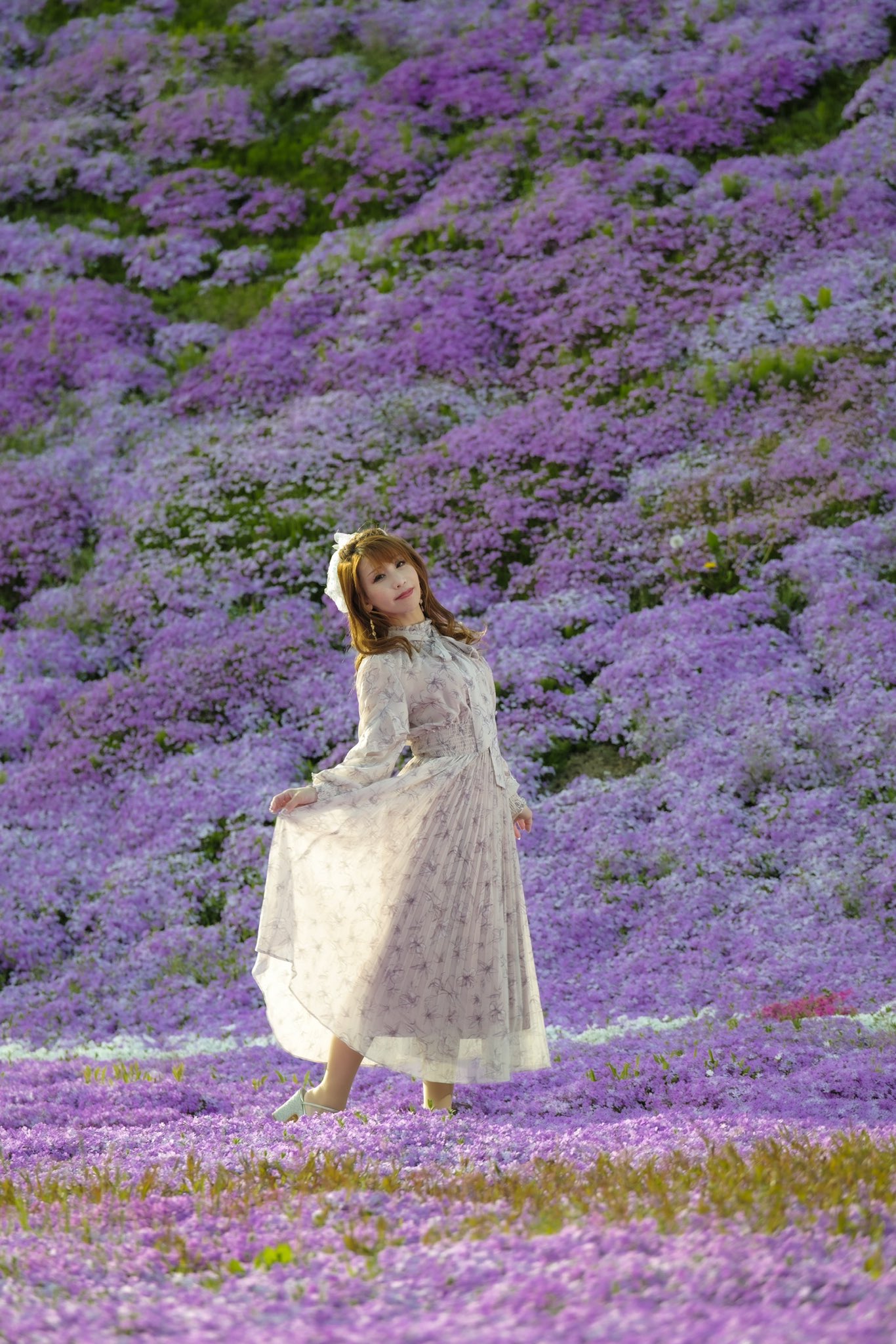 wasao🐶 on Twitter: "芝桜の続きを😊 日没前なので、芝の色が変わって面白い ⁡@magohinyon #清水麻里 #北海道 #芝桜 #ポートレート #グラビア #美脚 ...