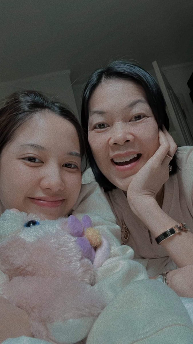 Freen | Becky ™ on Twitter: "📹 | Freen with her mum via mum's facebook #srchafreen"