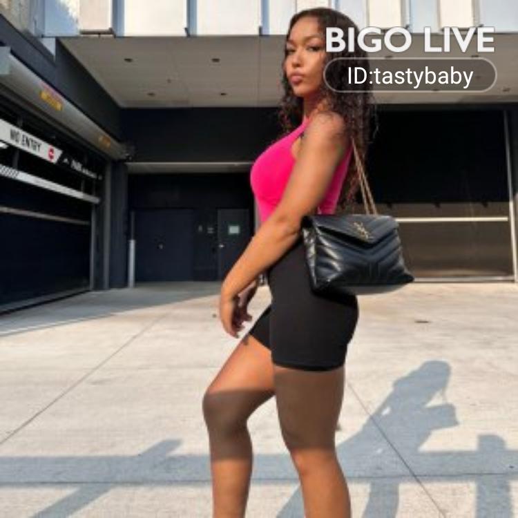 onceitalian on Twitter: "Vieni a vedere ʏᴜᴍᴍʏ🪶ʙᴜɴɴʏ🪬 in live streaming su #BIGOLIVE e fai nuove ...