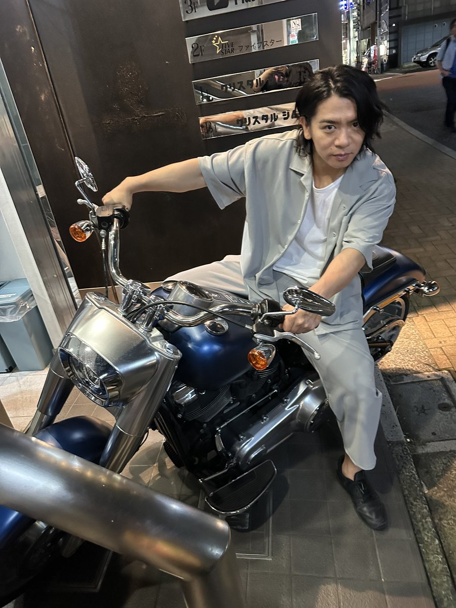 安藤なつ メイプル超合金 🟣 On Twitter ハーレー誰が似合うでしょうのおまけクイズです。この写真を見て、誰が1番バイク(特に大型