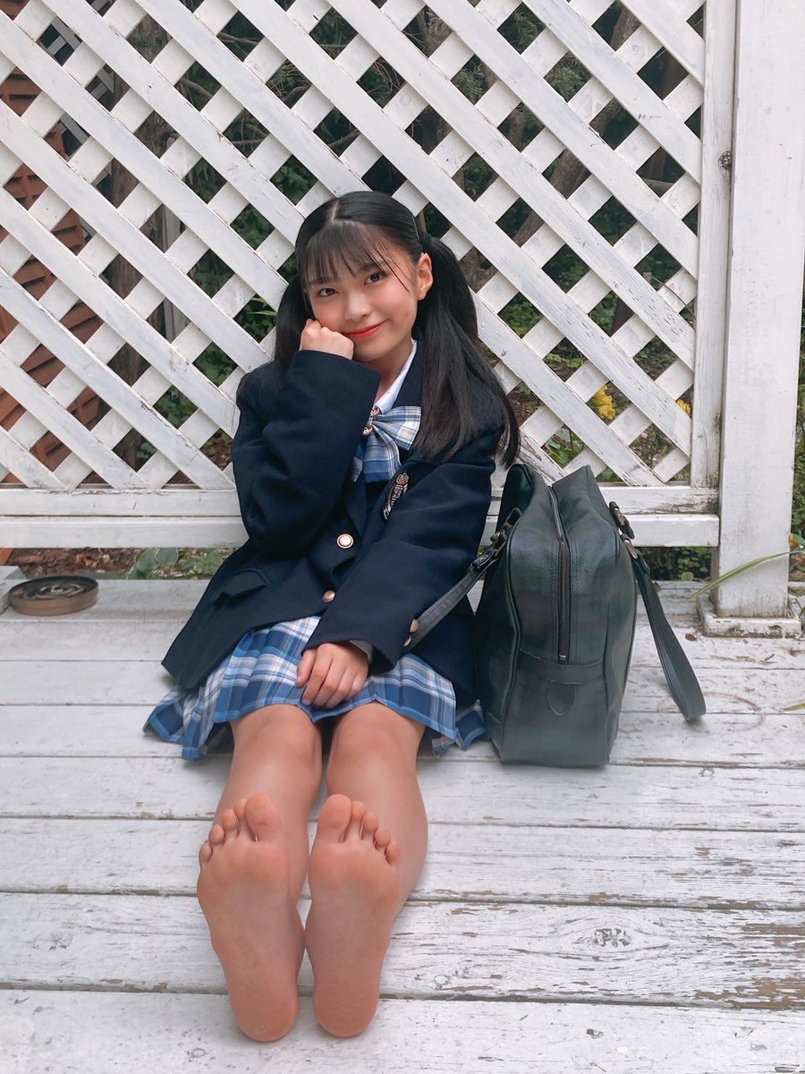 おおたに on Twitter: "RT @marina_614: こんばんは〜🌙☺️ やっぱり制服のお写真がスキなの ️ だから再投稿します ️ 大人の人と話し合った結果、 裸足のお写真 ...