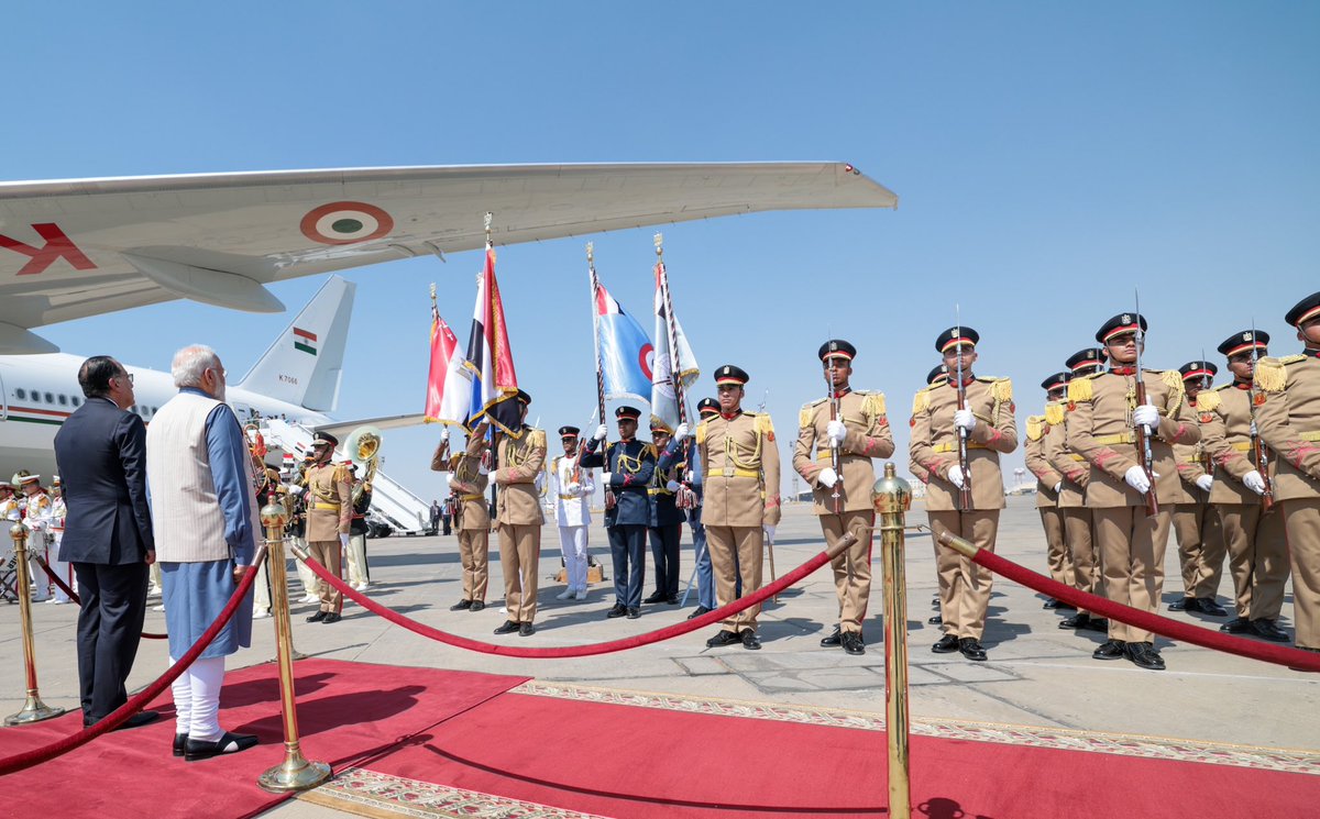 Narendra Modi On Twitter وصلت إلى القاهرة إنني على ثقة بأن هذه