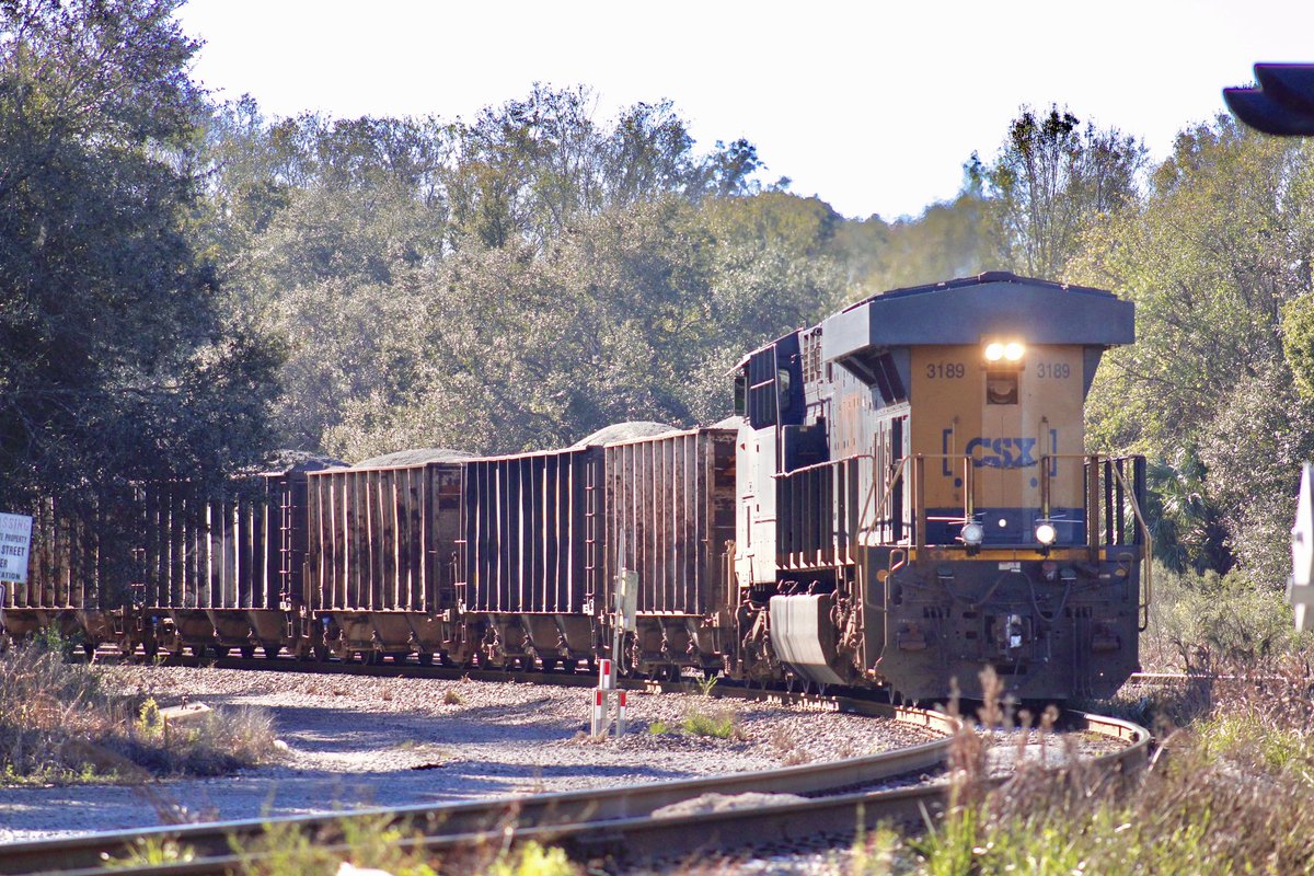 tommy4trains on Twitter: "With its lead GE Locomotive running Long Hood Forward, CSX Local ...