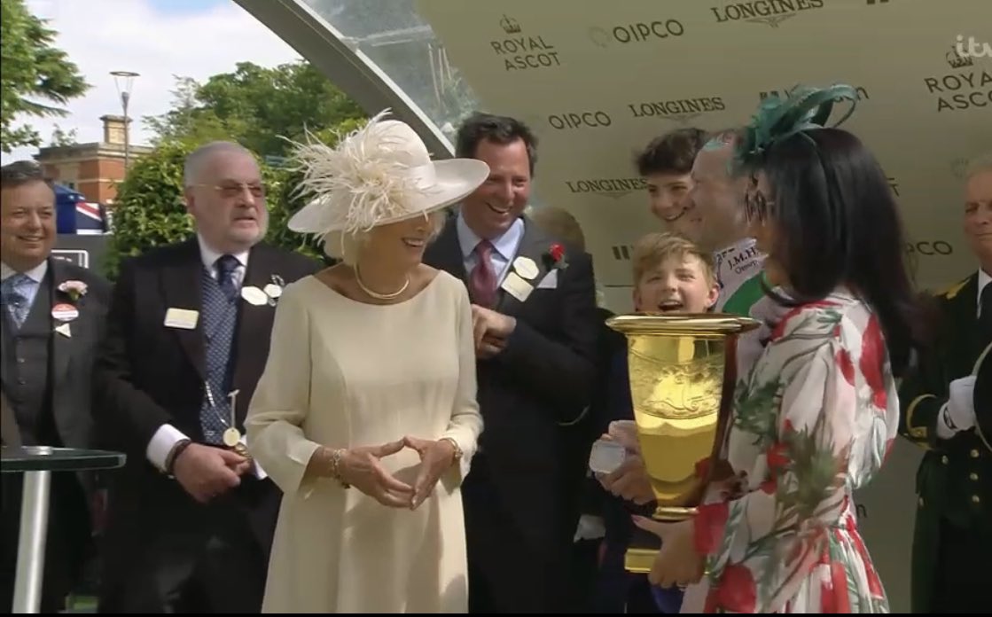 Royal Central on Twitter: "The Queen is presenting the trophy to the connections of Khaadem ...