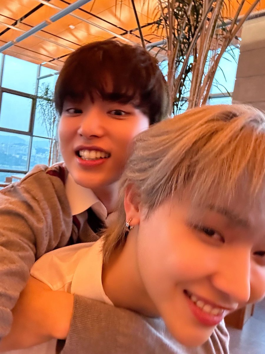 &TEAM WEVERSE on Twitter: "🌟 062423 HARUA I'm happy when I'm talking to LUNÉ 💜🍀 Love you〜😊 # ...