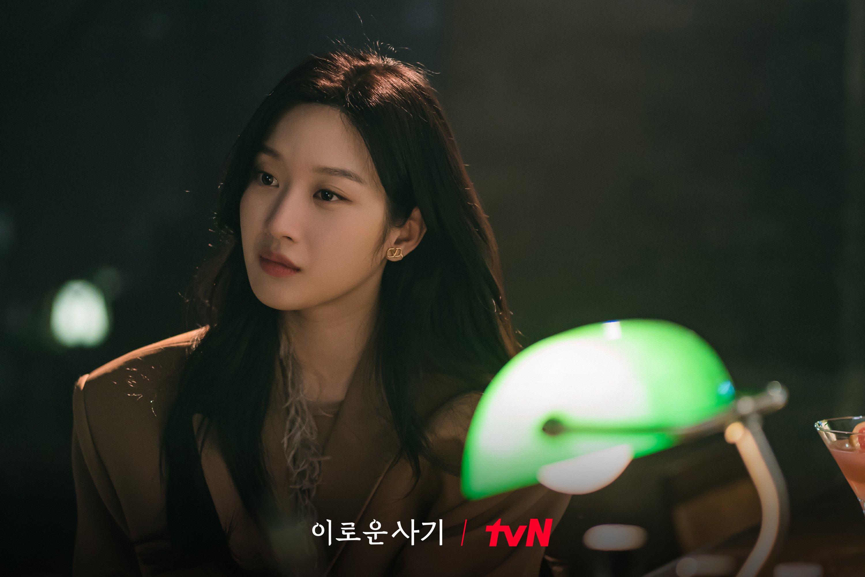 tvN drama on Twitter: "작전의 승패를 가릴 키플레이어🔑 문가영! 눈부신 비주얼💎에 우아한 기품🕊까지 더한 진정한 사기캐의 등장에 현장이 술렁술렁~👥 [월화 ...