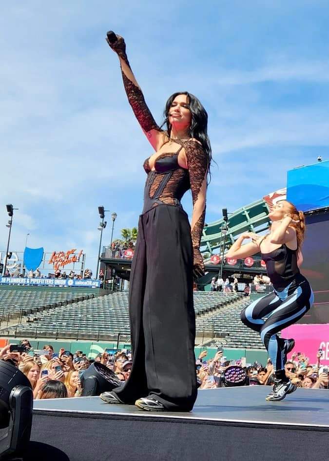 Dualipa on Twitter: "📸 More photos of Dua Lipa in the private concierge for the Genentech ...