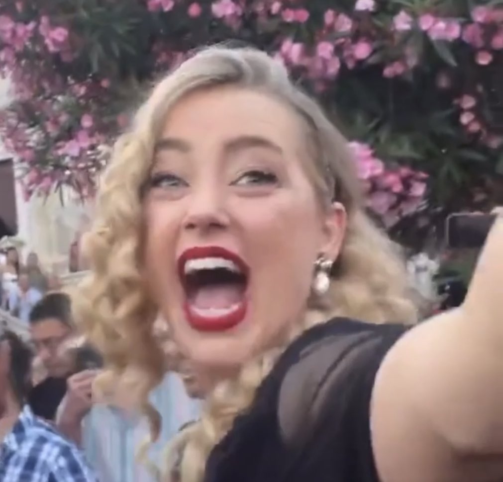 kie on Twitter: "im smiling so big rn she looks so happy"