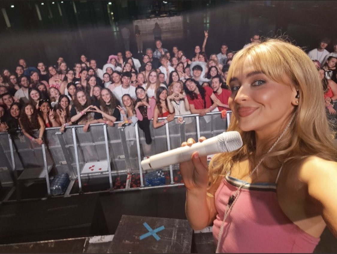 Sabrina Carpenter Tour Info on Twitter: "📸: Sabrina with fans during soundcheck today! #EICSCologne"