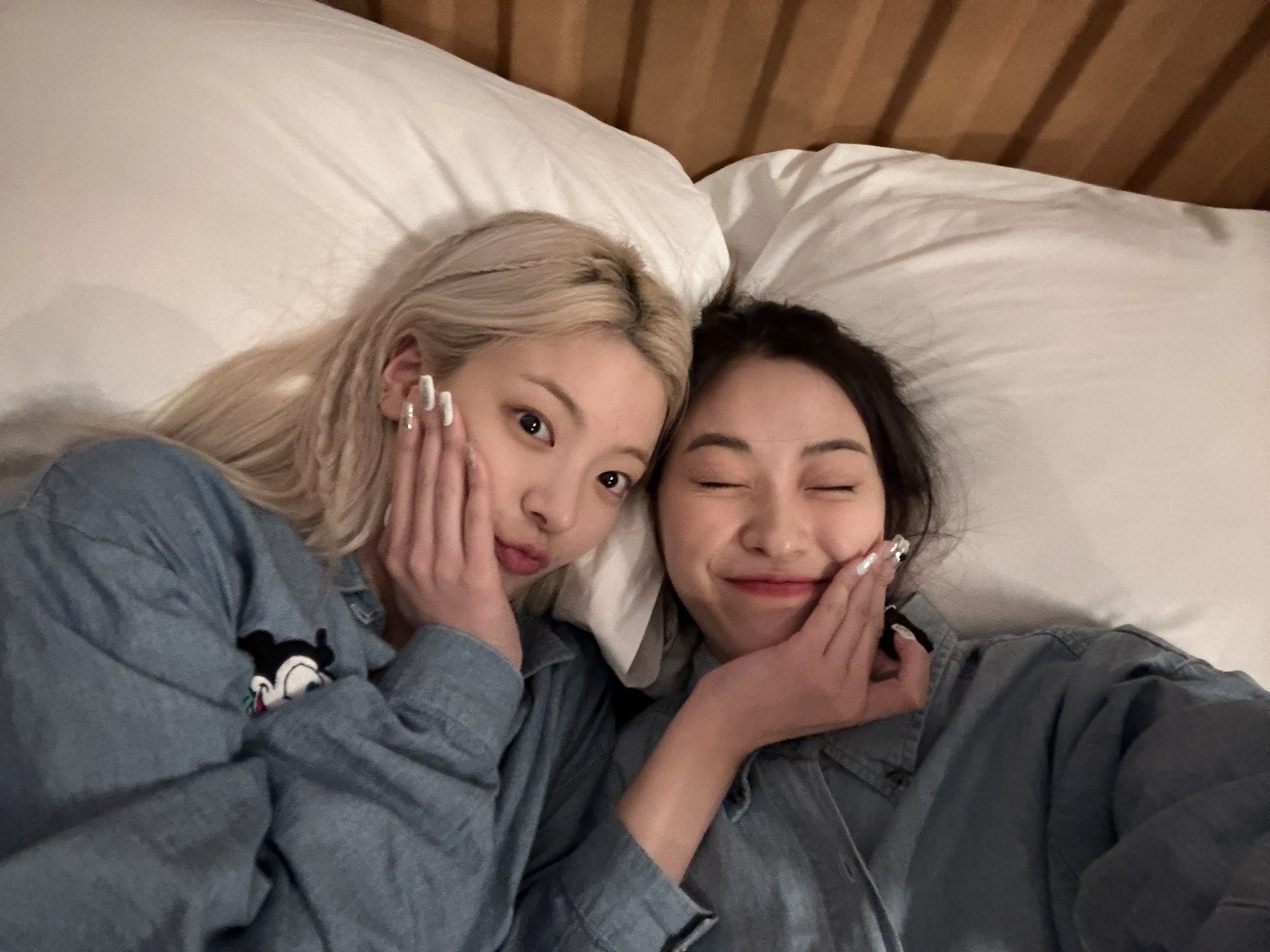 lia pics🫧 on Twitter: "🍯 bbl update JINLIA 😭 https://t.co/ai7QSZhn1L" / Twitter