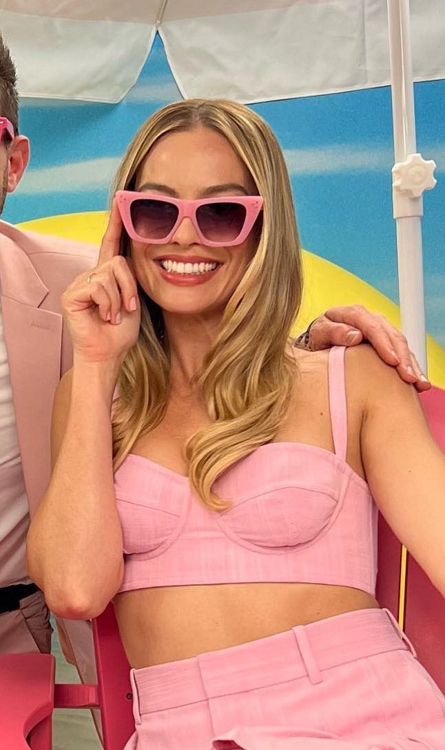 Best Of Margot Robbie On Twitter Margot Robbie For ‘barbie Press