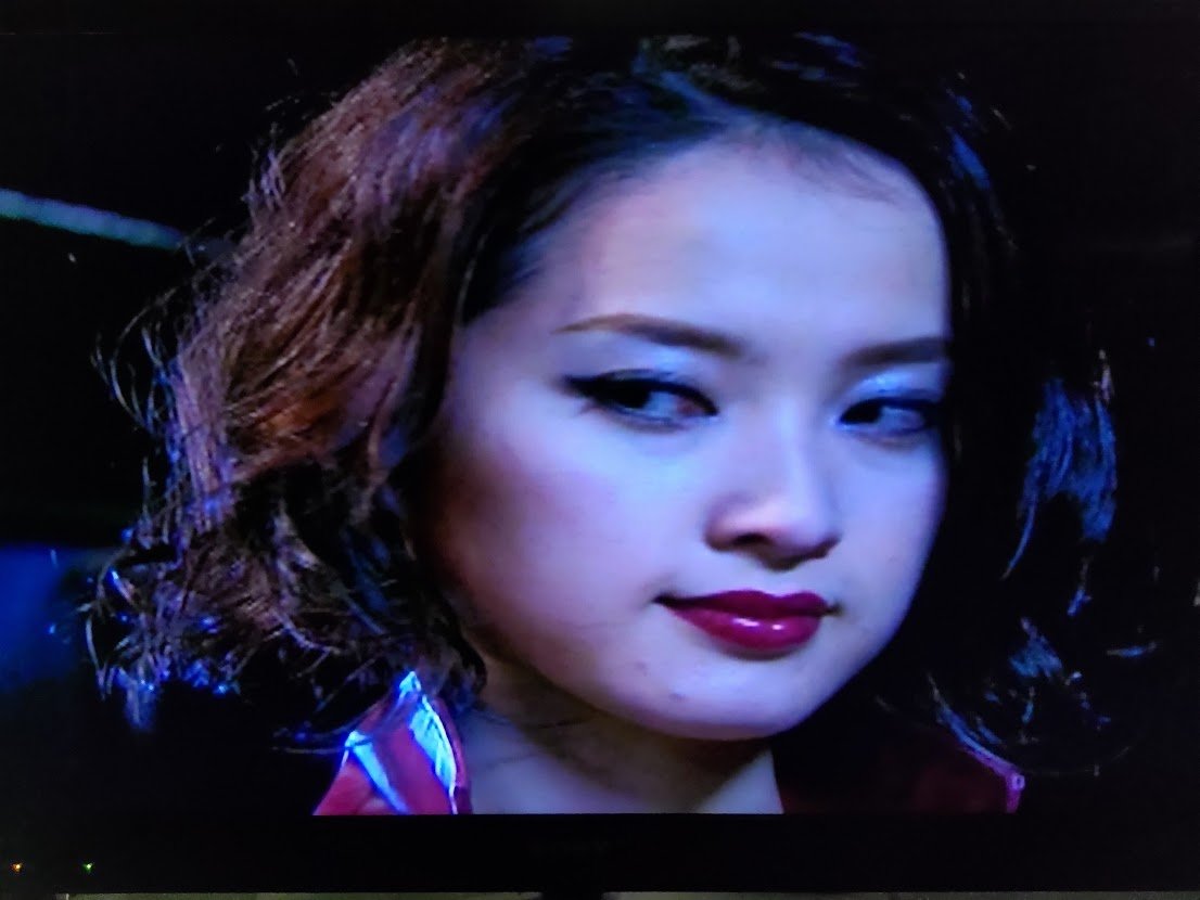 エテキチ On Twitter 簡単紹介です。先日、ネットレンタルした20枚の内の4~7枚目 Rhプラス 7話 より、女吸血鬼役 中丸シオンさん①です。綺麗な悪い女吸血鬼のお姉さん、大変