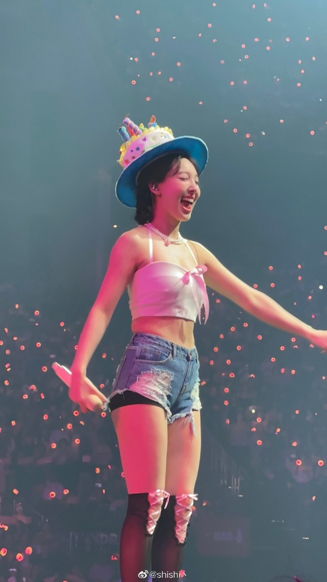 김유키 ₍⸍⸌̣ʷ̣̫⸍̣⸌₎ On Twitter 나연이 팝 1주년 생일케이크 모자ㅎㅎ