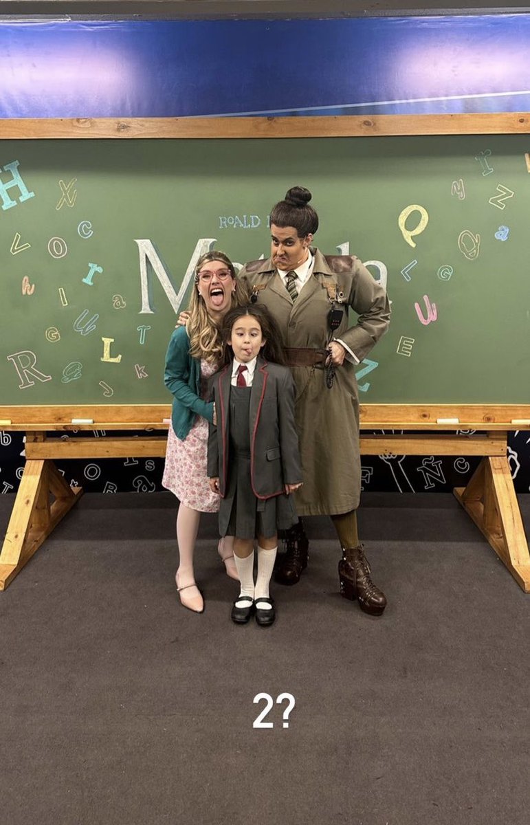 News Laufer on Twitter: "💙📚 Señorita Miel, Matilda y Tronchatoro 💙📚"