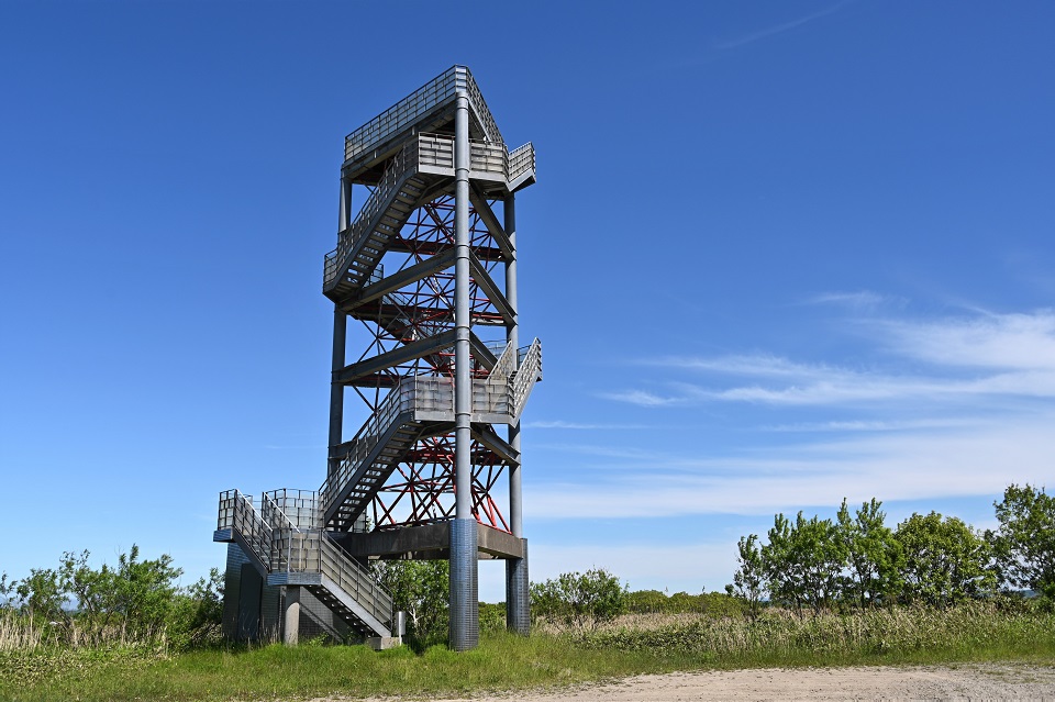 PREZO（プレゾ） on Twitter: "稚内の南に位置する #幌延町 サロベツ原野。#幌延ビジターセンター 向かい側に建つ、 高さ約25mの #幌延展望塔 (#幌延ビジターセンター展望 ...