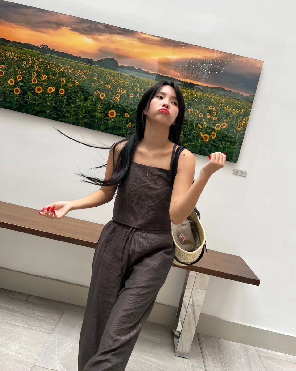 ʟɪᴀᴏ On Twitter 呃啊太喜歡在愛駒出沒的小娟了 至少有寶的生存報告而且看到娟走出戶外就好開心(我是家長嗎) 然後娟上傳的照片真的超可愛!超小小!完全是忙內賴😫🥺🫠🫶(放進口袋)
