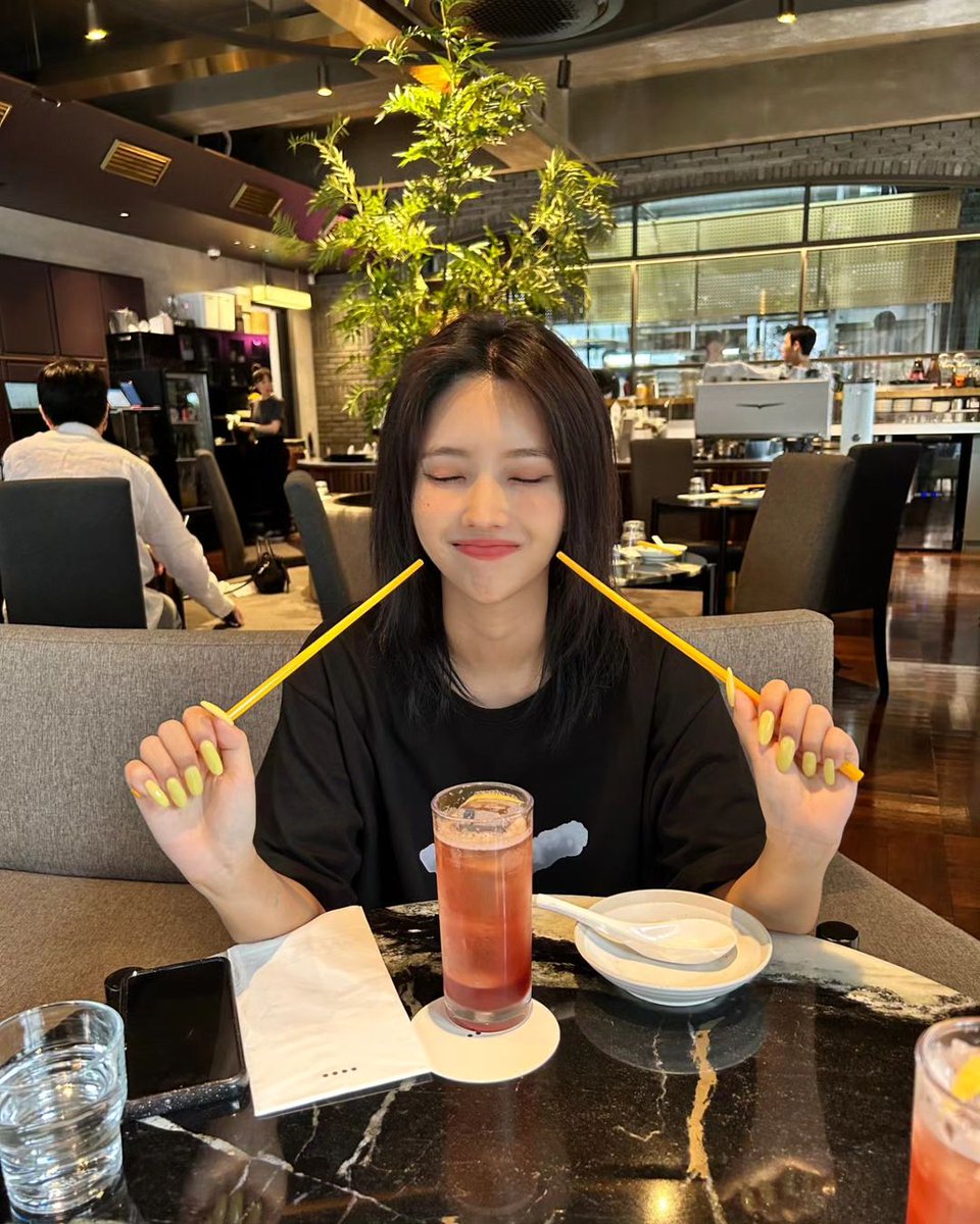 ʟɪᴀᴏ On Twitter 呃啊太喜歡在愛駒出沒的小娟了 至少有寶的生存報告而且看到娟走出戶外就好開心(我是家長嗎) 然後娟上傳的照片真的超可愛!超小小!完全是忙內賴😫🥺🫠🫶(放進口袋)