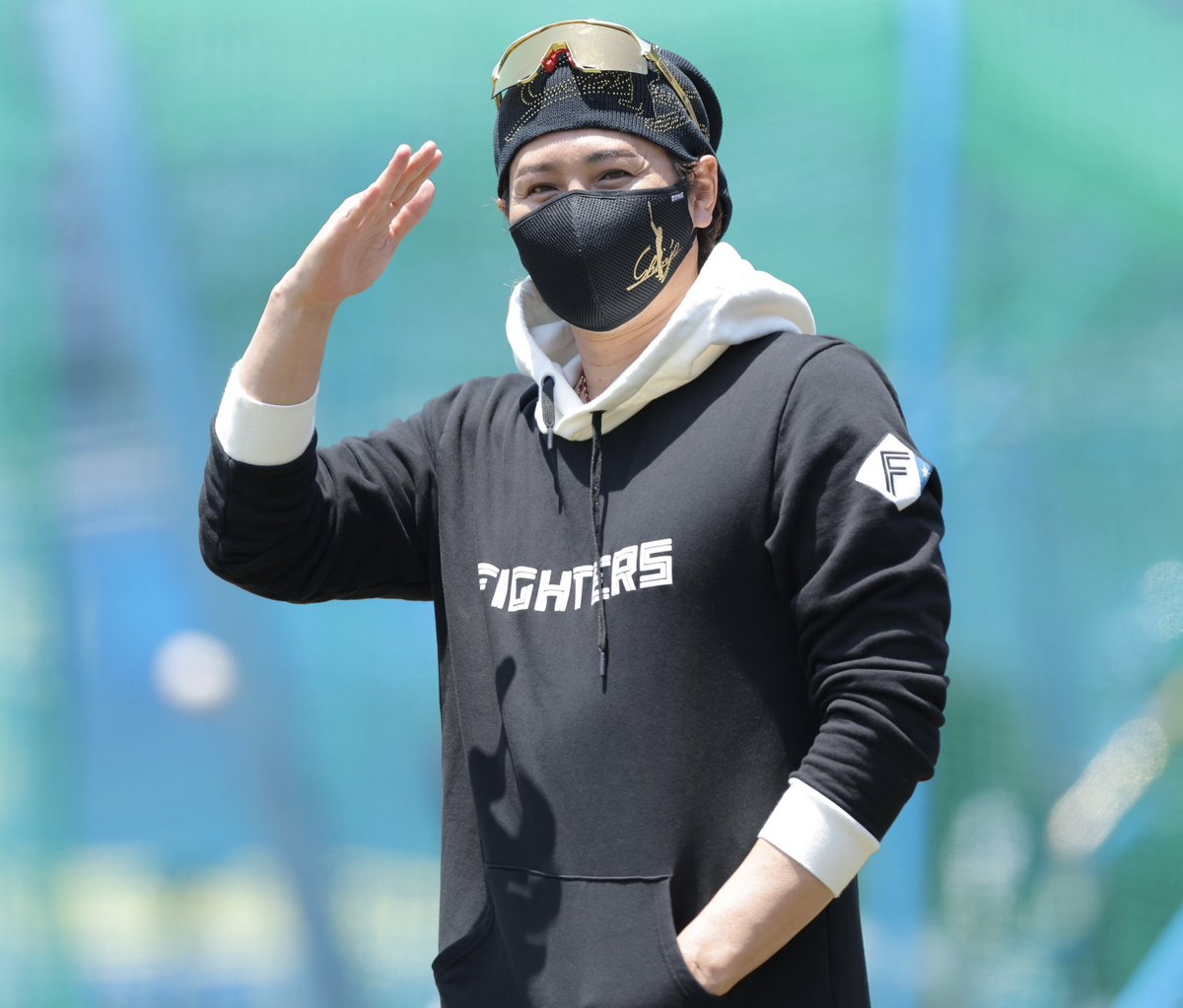スポーツ報知 日本ハム取材班 On Twitter グラウンドに登場した 新庄剛志 監督 「スクイズのサイン変えました笑 もう大丈夫」