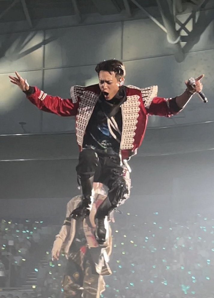 Maira | SHINee Month💎💎💎💎💎 on Twitter: "The back shots of Minho’s jump are just as insane as the ...