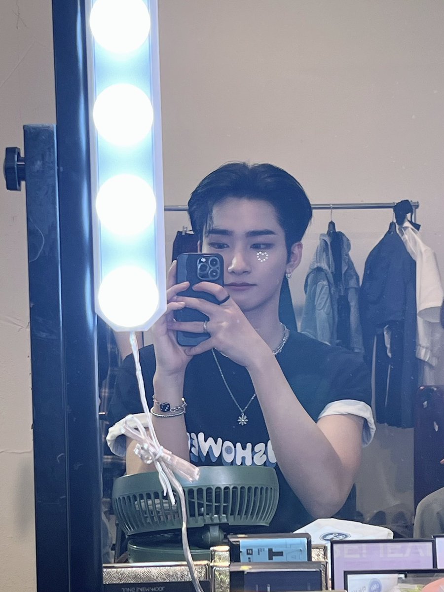 EPEX on Twitter: "[#제프] 🎁🎁 #EPEX #이펙스 #JEFF #제프 #젶프프"