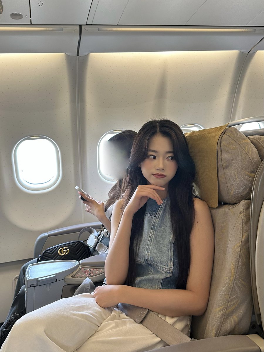 CLASS:y GLOBAL on Twitter: "RT @member_classy: [#지민] 비행기에서 ️🩵 #CLASSy #클라씨 #JIMIN"