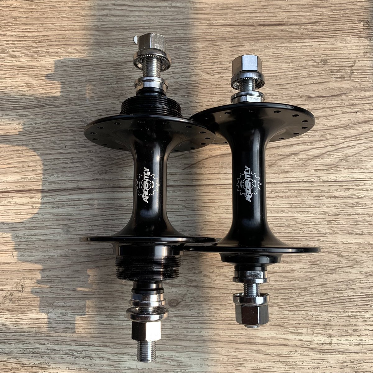 Prasetya Nugroho on Twitter: "Ardently track hub low flange 20/24 hole sisa hitam dan silver Rp ...