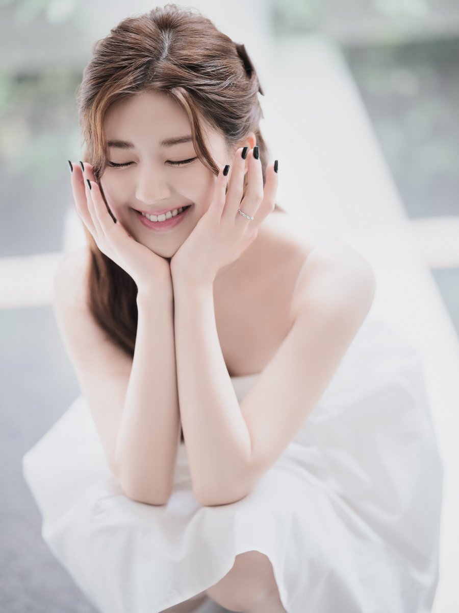 优酷Youku on Twitter: "You bring sunshine as soon as you appear! ☀️ #ZhaoLusi 一出现就感觉阳光明媚！☀ #赵露思 ...