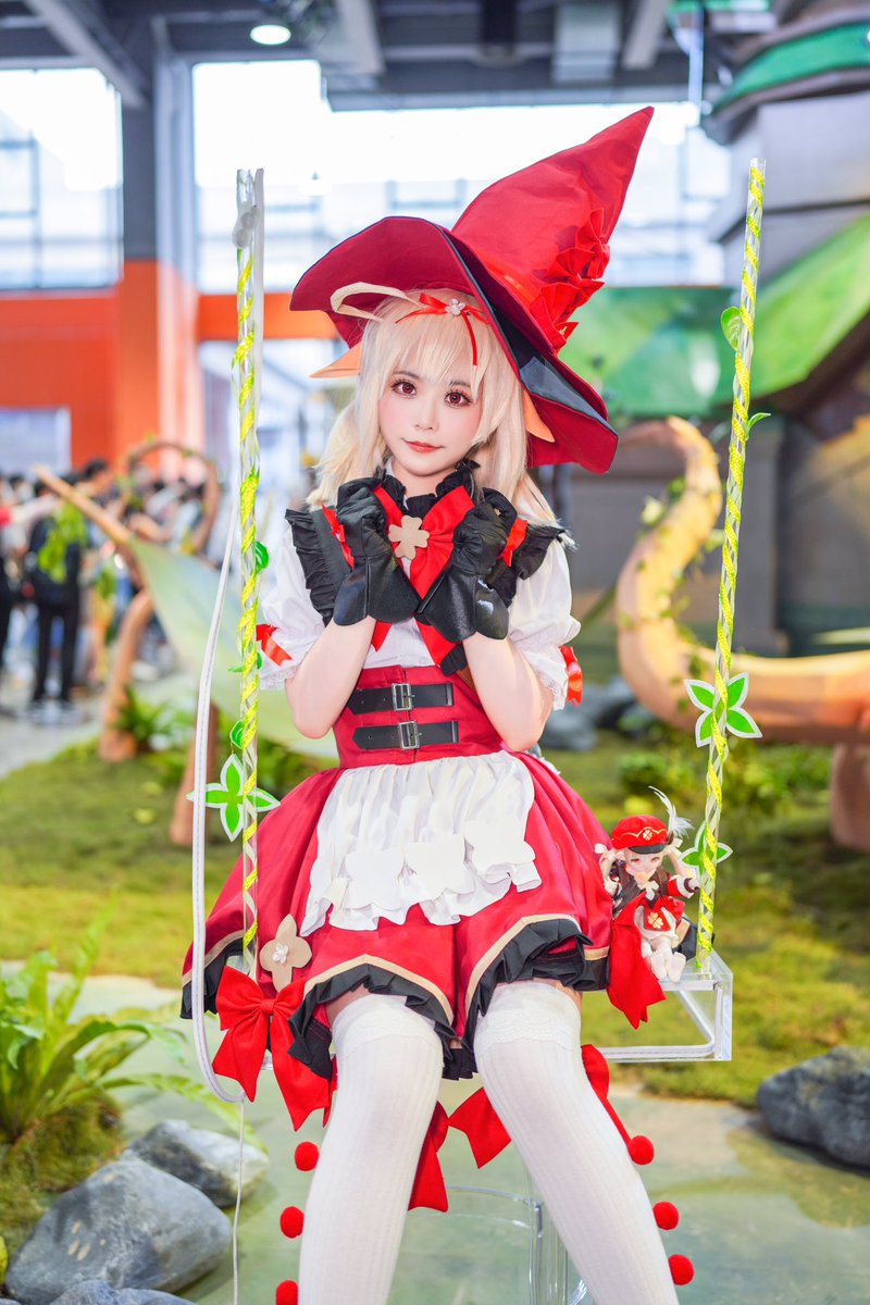 洛城雪Yuki on Twitter: "miYoSummer D2场照 穿着领先于版本前瞻的衣服去逛展，做全场最快的可莉（叉腰） 可莉宝贝的新衣服真可爱，旅行者不会不给她买吧🥺 ...