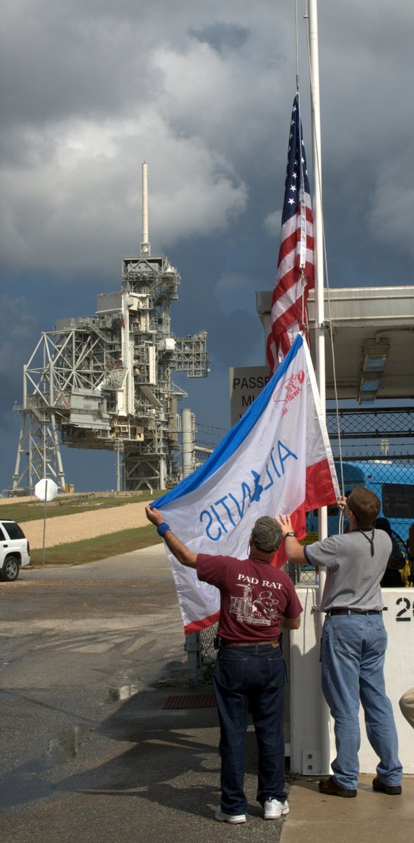 Chris Bergin - NSF on Twitter: "Shuttle Atlantis rolling to 39A ahead of STS-129. And Pad Rats ...