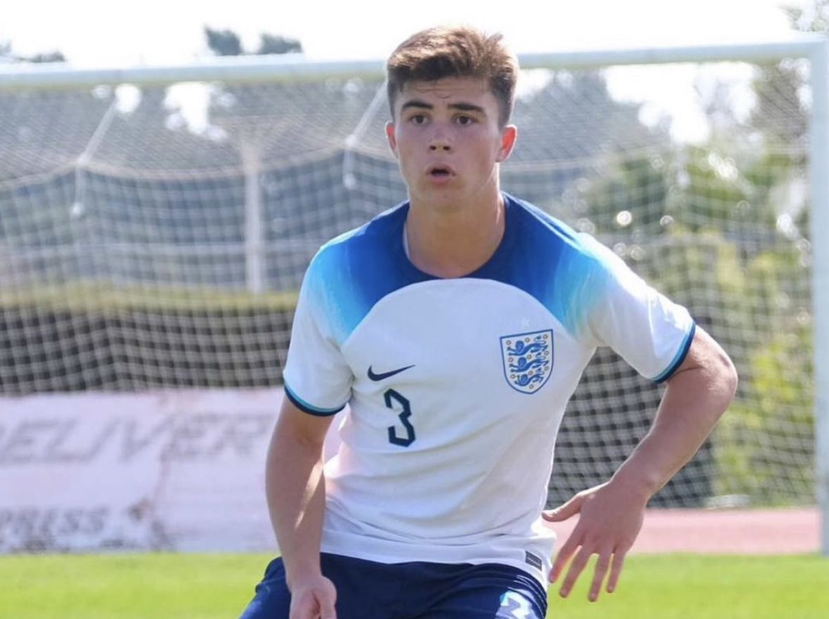 Fabrizio Romano on Twitter: "Manchester United are now set to sign English talented fullback ...