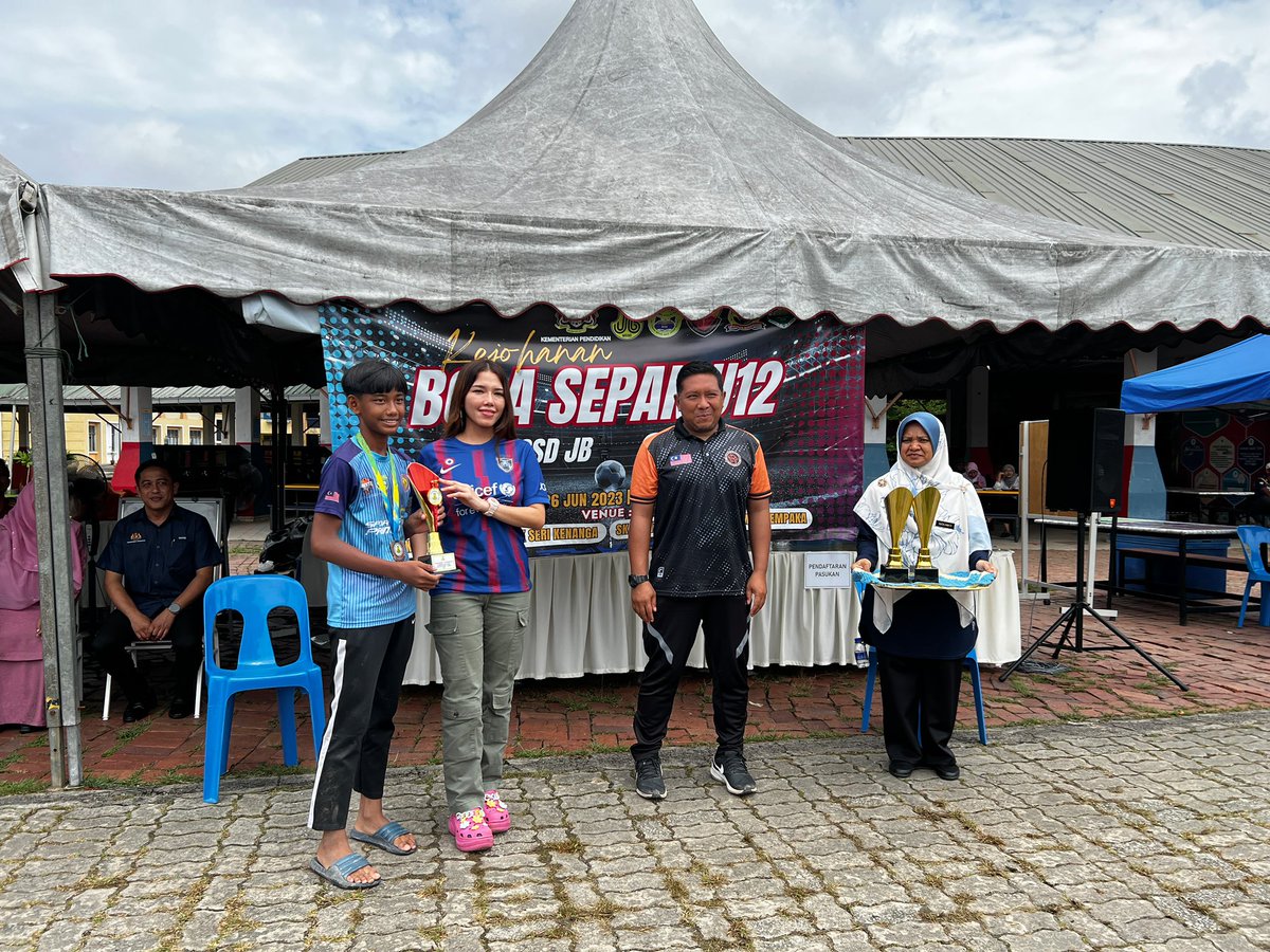 Marina Ibrahim on Twitter: "Harini di Kejohanan Bola Sepak U12 MSSD Johor Bahru. Pemenang adalah ...
