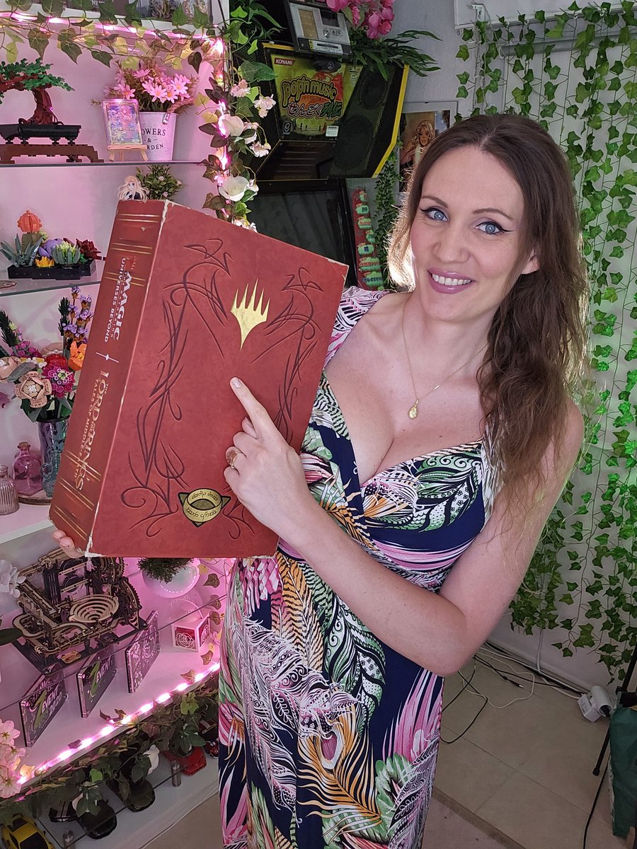 DamDamLive on Twitter: "[COLLECTOR] Ouverture de l'énorme press-kit Magic X Seigneur des Anneaux ...