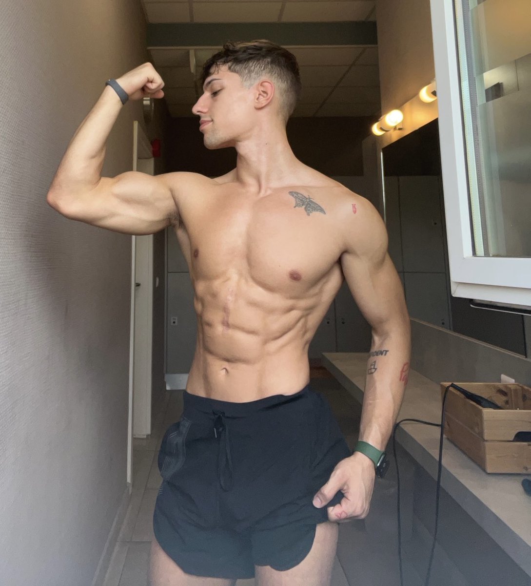 Young FIT 5OOK on Twitter: "RT @18_fitness_boys: Follow Hayden @HaydenBrier"