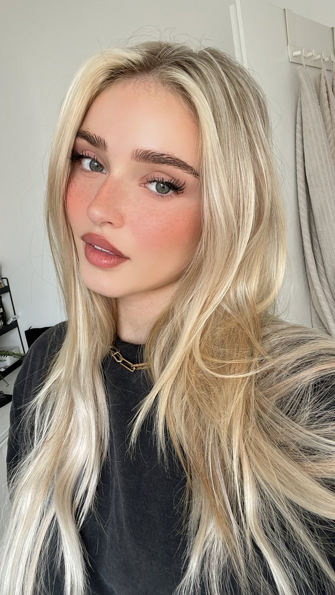 HoneyPuu on Twitter: "Live http://Twitch.tv/honeypuu"