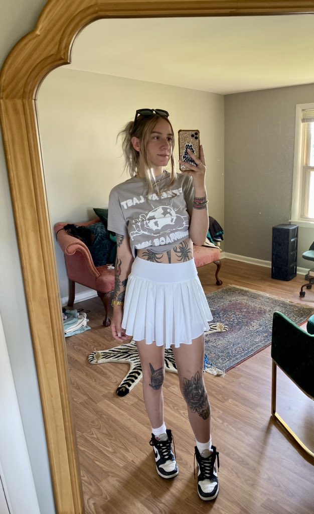 juggs on Twitter: "16 hours without power and i’m still going strong and sexy"