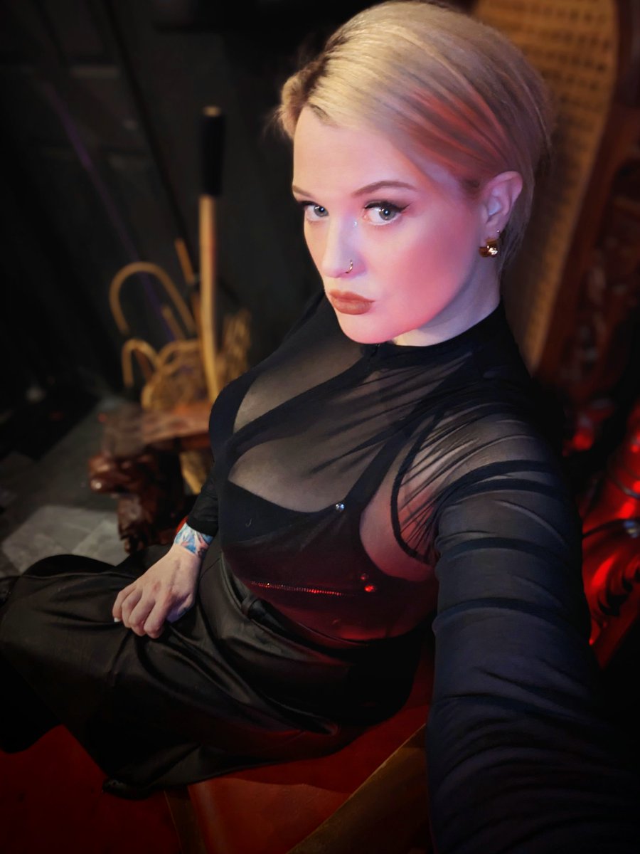 Femdomworld On Twitter Follow Dianavonrigg Clips4sale