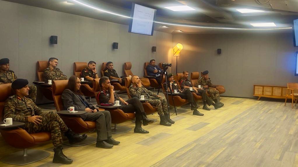 Southern Command INDIAN ARMY on Twitter: "#CBSE Hybrid Learning Project-APS #Bengaluru Lt Gen AK ...