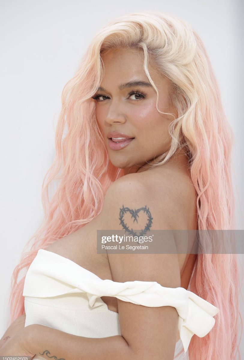 Karol G Site on Twitter: "Karol G para el desfile de Jacquemus."