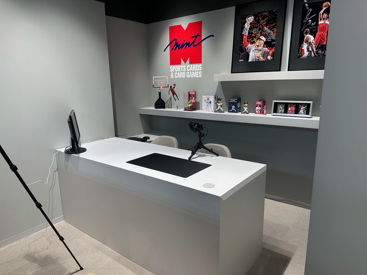 MINT LAB TOKYO on Twitter: "MINT LABでは専用の配信ブースで動画配信等も実施しています。 売り場から見えるようになっているので、営業時間中に配信の様子が見れる ...