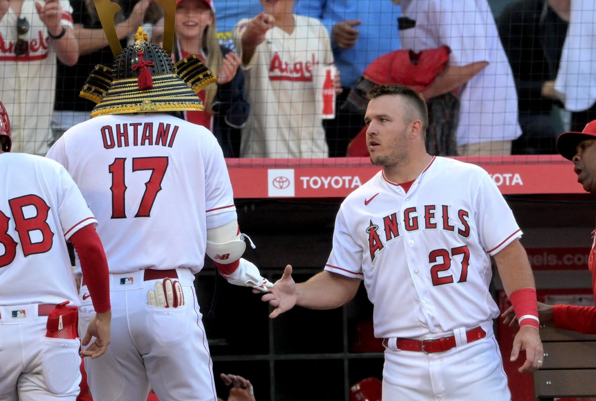 Full Count Mlb取材班 On Twitter 26号を放った エンゼルス 大谷翔平 選手🚀 マイク・トラウト 外野手は驚いた様子で大谷選手を迎えました🙂 写真:ロイター