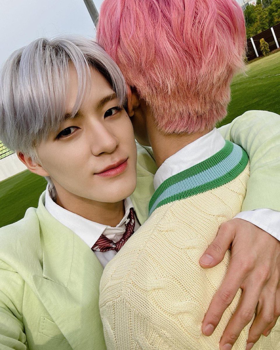 َ on Twitter: "this genre of nomin selca is so funny"
