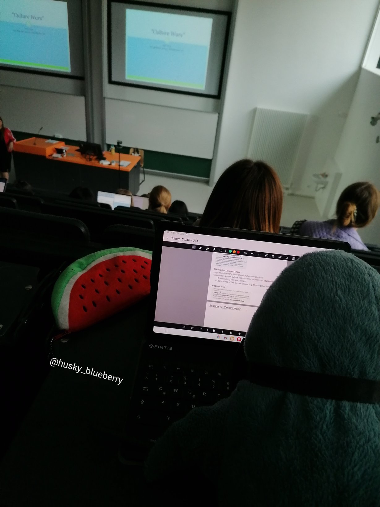 blueberry_Husky on Twitter: "Another Tuesday, another study session with Finley :3 https://t.co ...