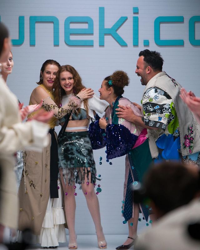 Ahsen Eroğlu Daily on Twitter: "Ahsen Eroğlu Instagram post 🤍🦋 #mervekült #Youdoyou backstage 🎬⚡ ...