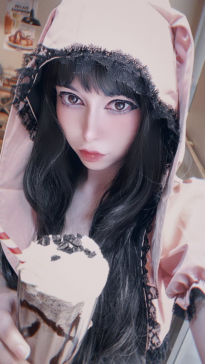 Haruhi on Twitter: "¡Que rico el batido! Con ropa estilo Jirai kei que me encanta 🐇🌸"