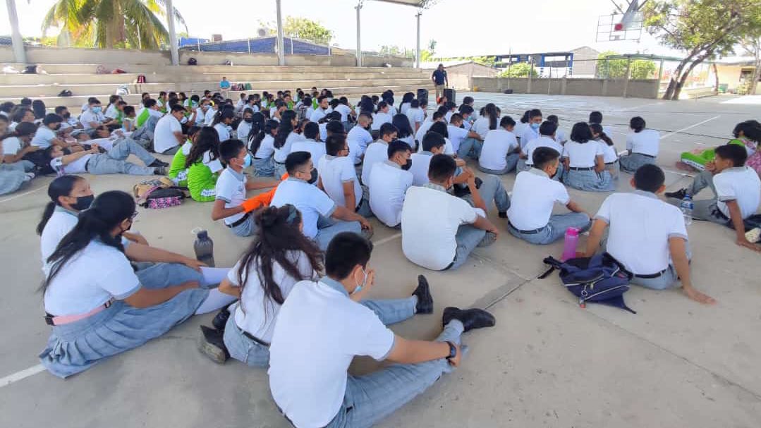 IEEPO on Twitter: "En la Secundaria Técnica No. 174 de Puerto Escondido, el IEEPO a través de la ...