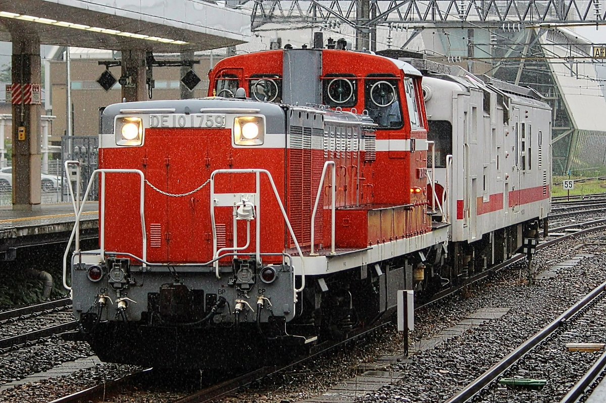 みっちょん on Twitter: "配9447〜構回9447 DE10 1759+マヤ50 5001 「光オイラン」の異名を持つマヤ50 5001が検測運用につく為久々の来秋となりました。"