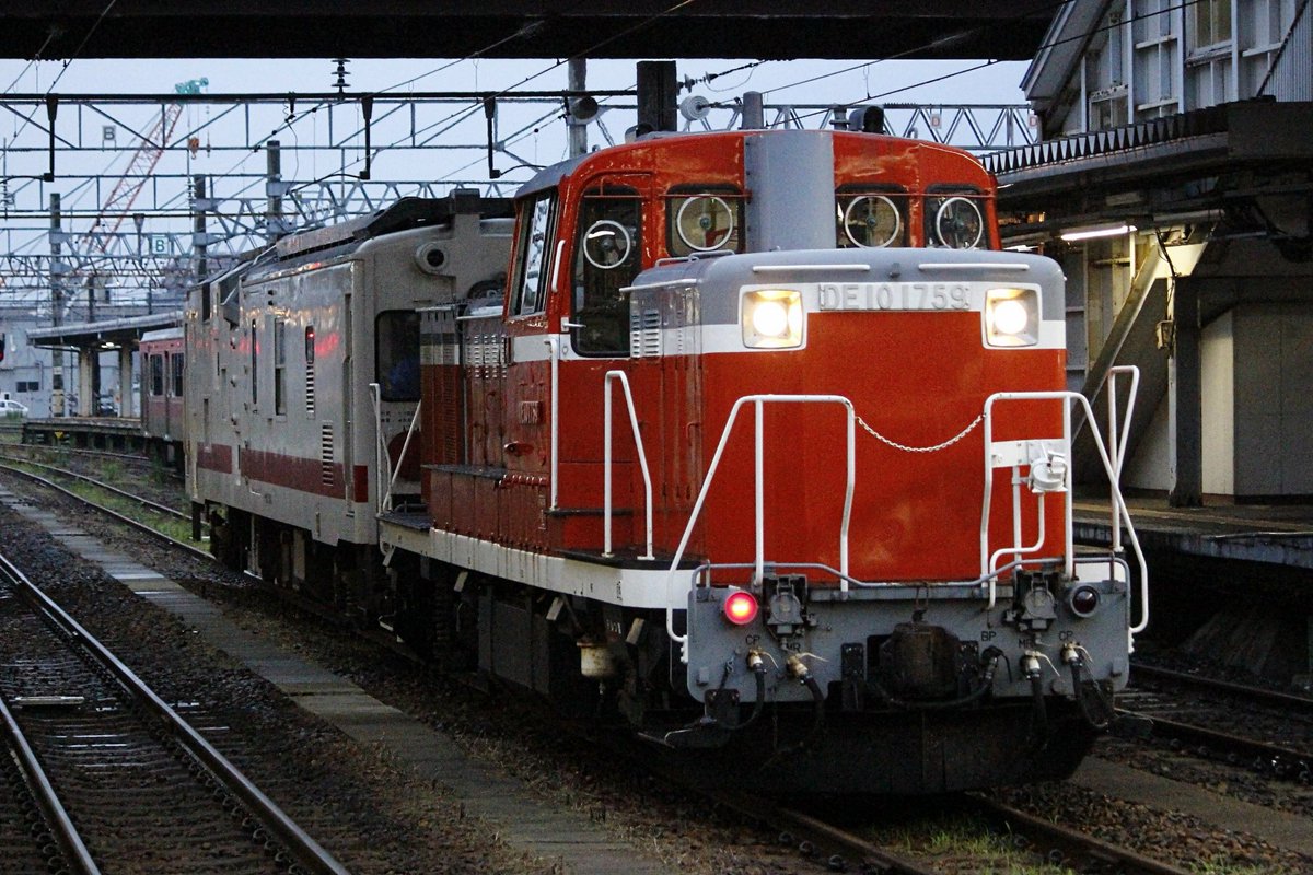 みっちょん on Twitter: "配9447〜構回9447 DE10 1759+マヤ50 5001 「光オイラン」の異名を持つマヤ50 5001が検測運用につく為久々の来秋となりました。"