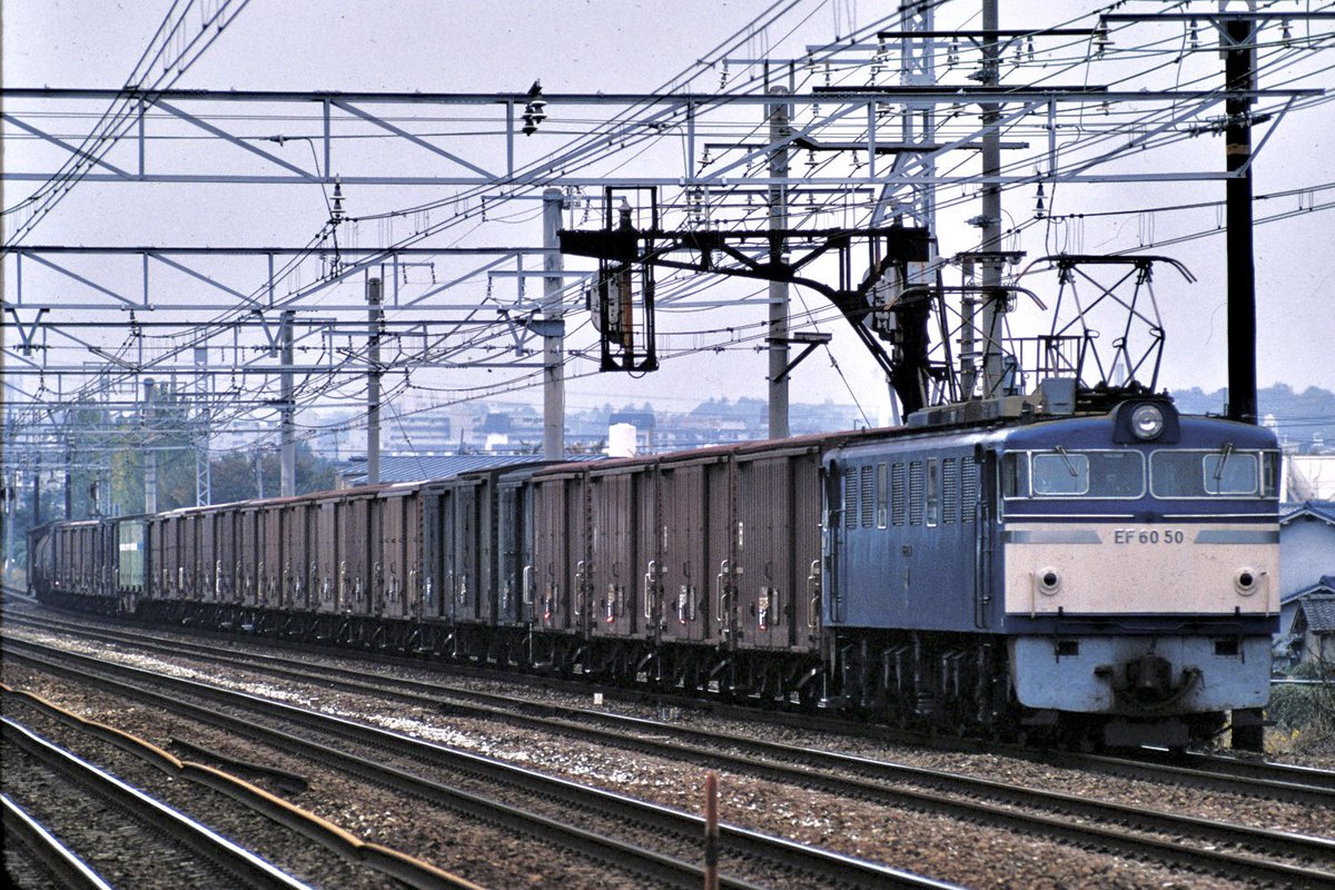 GUNDAM48 on Twitter: "東海道線で現役を張るEF60 103、115+EF65ムド、52、50 昭和末期 まだまだ雑多なニ軸貨車が多いですね"